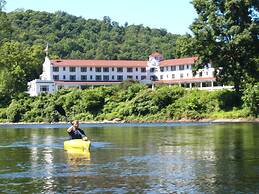 The Shawnee Inn and Golf Resort Hotel, Shawnee On Delaware, United ...