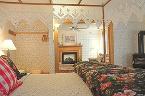 Hotel White Lace Inn, Sturgeon Bay, United States of America - Lowest ...