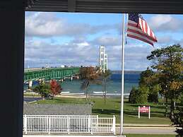 Hotel Parkside Inn Bridgeview, Mackinaw City, United States of America ...