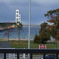 Hotel Parkside Inn Bridgeview, Mackinaw City, United States of America ...