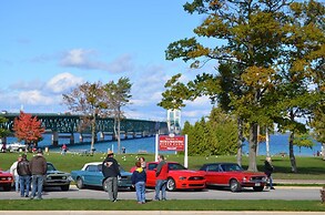 Hotel Parkside Inn Bridgeview, Mackinaw City, United States of America ...