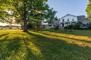 Hotel Maple Hill Farm Inn, Hallowell, United States of America - Lowest ...