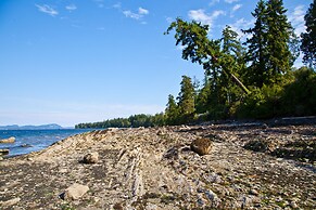 Hotel Mineral Springs Resort, Salt Spring Island, Canada - Lowest Rate ...