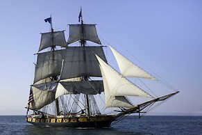 Sheraton Erie Bayfront Hotel, Erie, United States of America - Lowest ...