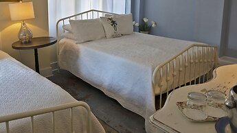 Hotel Forsyth Park Inn, Savannah, United States of America - Lowest ...