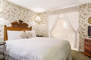 The Waring House Hotel, Prince Edward, Canada - Lowest Rate Guaranteed!