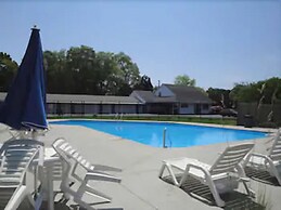 Hotel Blue Dolphin Inn, Eastham, United States of America - Lowest Rate ...