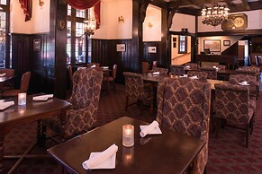 The Red Coach Inn Hotel, Niagara Falls, United States of America ...