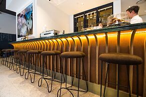 Hotel Veriu Central, Sydney, Australia - Lowest Rate Guaranteed!