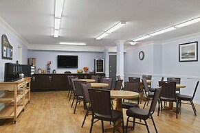 Hotel Days Inn by Wyndham Kelowna, Kelowna, Canada - Lowest Rate ...