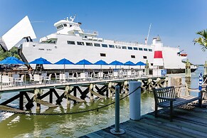 Danfords Hotel and Marina, Port Jefferson, United States of America ...
