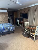Hotel Golden Grain Motor Inn, South Tamworth, Australia - Lowest Rate ...