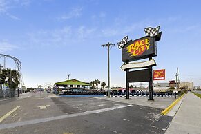 Hotel Moonspinner by Book That Condo, Panama City Beach, United States ...