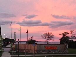 Hotel Parkside Inn Bridgeview, Mackinaw City, United States of America ...