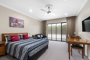 Hotel Bridges on Argyle Motel & Apartments, Traralgon, Australia ...