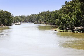 Hotel Discovery Parks - Echuca, Echuca Village, Australia - Lowest Rate ...