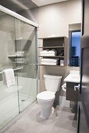 Hotel Stonecroft Inn, Windsor, Canada - Lowest Rate Guaranteed!