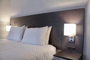 Hotel Stonecroft Inn, Windsor, Canada - Lowest Rate Guaranteed!