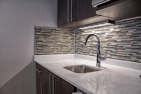 Hotel Stonecroft Inn, Windsor, Canada - Lowest Rate Guaranteed!