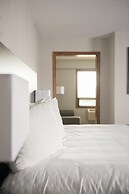 Hotel Stonecroft Inn, Windsor, Canada - Lowest Rate Guaranteed!