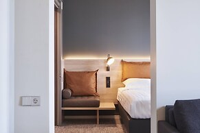 Hotel Moxy Birmingham NEC, Birmingham, United Kingdom - Lowest Rate ...
