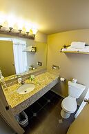 Hotel Tonquin Inn, Jasper, Canada - Lowest Rate Guaranteed!