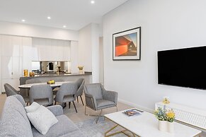 Hotel Meriton Suites Canberra, Canberra, Australia - Lowest Rate ...